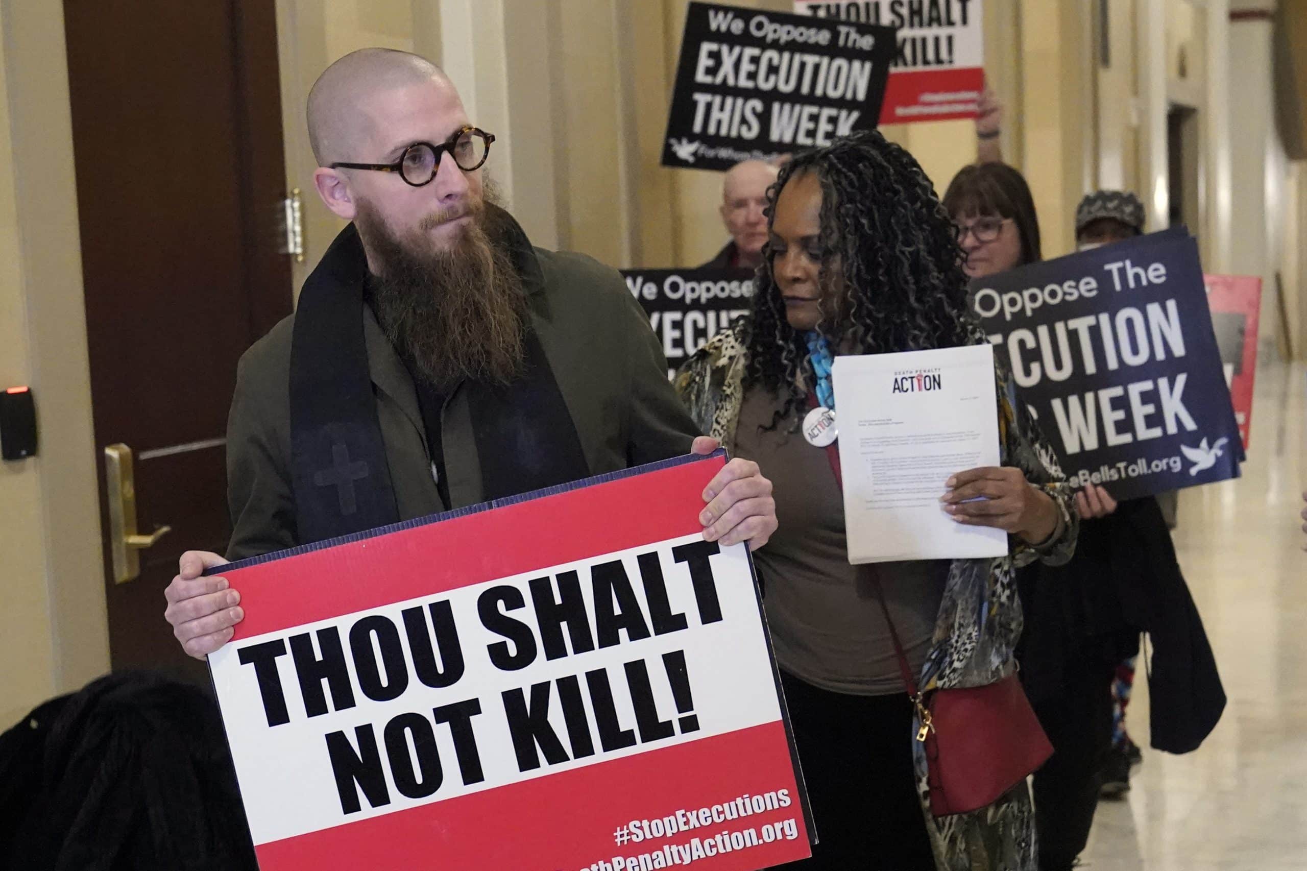 Lawsuit: Priest Says First Gas Execution in US Poses Threat to ...