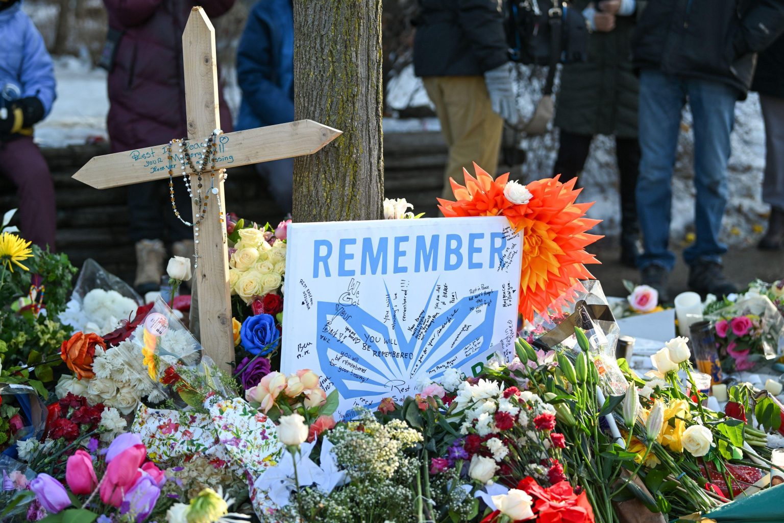 Pastor Blesses ICE, Asks God to ‘Break the Teeth’ of ICE’s Opponents ...